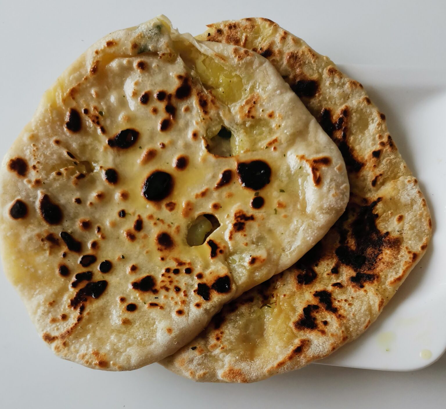 Indické placky čapátí a plněná aloo paratha - Bestrecepty.cz