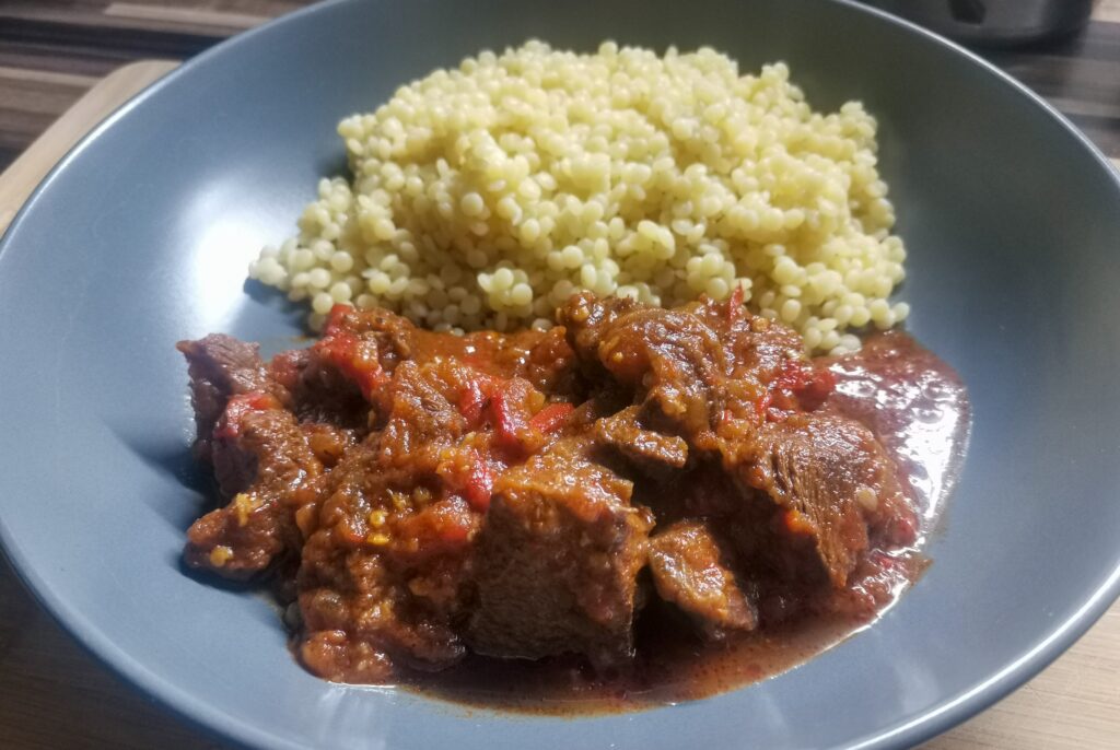 Maďarský perkelt (pörkölt) - Bestrecepty.cz