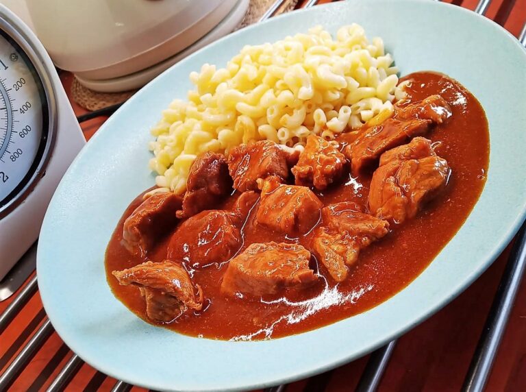 Vepřový guláš: jednoduchý a výborný recept - Bestrecepty.cz