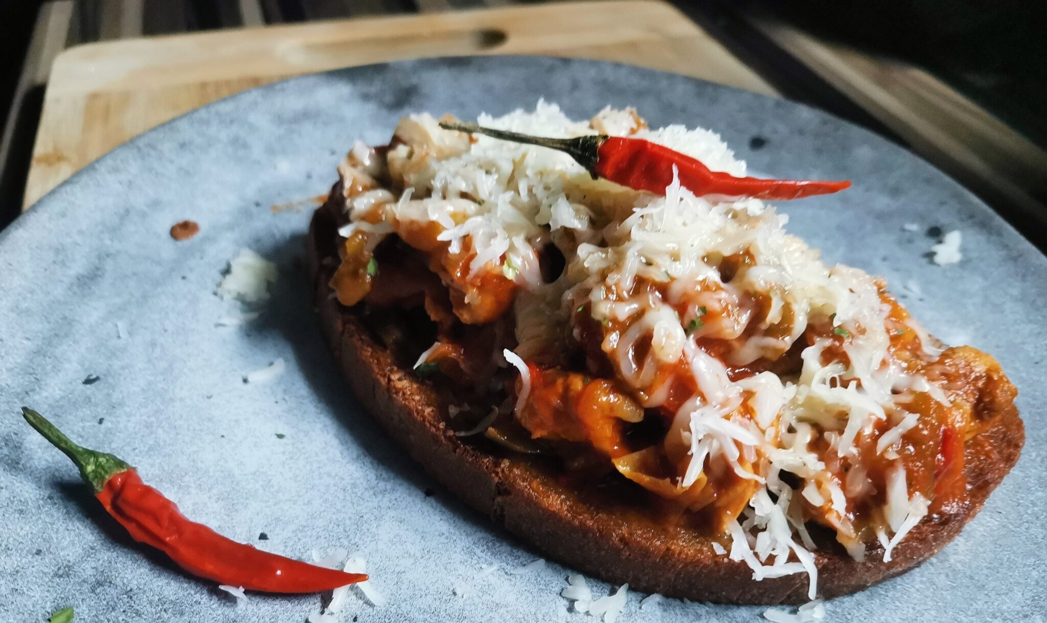 Ďábelské topinky s kuřecím a zeleninou - Bestrecepty.cz