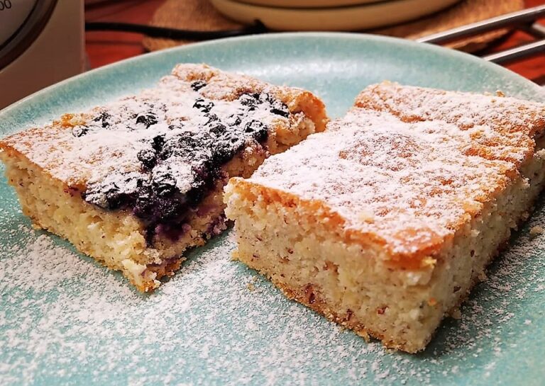 Litá bublanina s borůvkami - Bestrecepty.cz